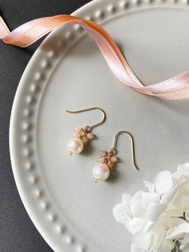 14kgf« Lunette » 6月誕生石 あこや真珠とピーチムーンストーンのピアス ac/72 | iichi ハンドメイド・クラフト作品・手仕事品の通販