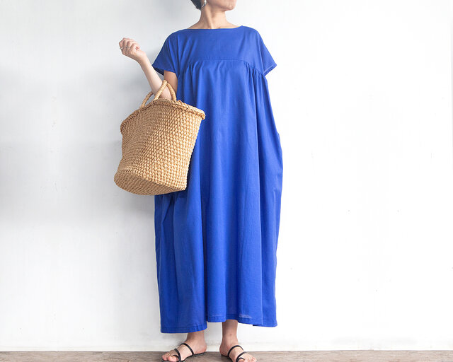 3L・4L兼用 コットンボイルギャザーワンピース（ブルー） | iichi ハンドメイド・クラフト作品・手仕事品の通販