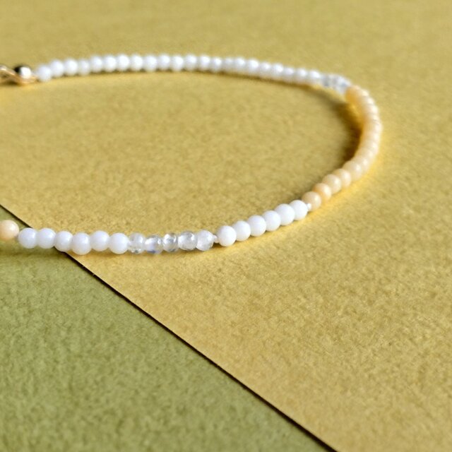 [ブレスレット] yellow＆white | iichi ハンドメイド・クラフト作品・手仕事品の通販