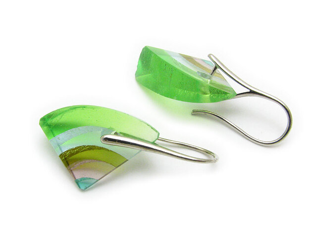 透かしガラスのピアス pia-105 | iichi 日々の暮らしを心地よくするハンドメイドやアンティークのマーケットプレイス