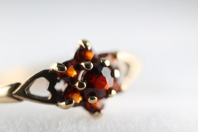 英国 イギリス 1984年 ビンテージ ゴールド リング 指輪 レディース 天然 ガーネット 純金率 375 J83 | iichi ハンドメイド・クラフト作品・手仕事品の通販
