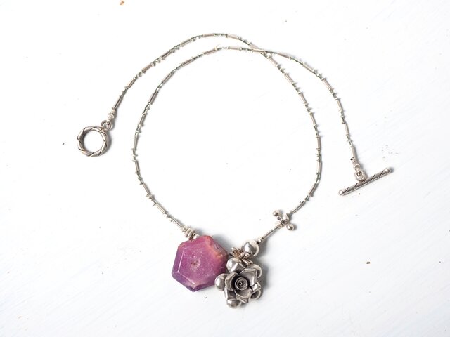 -Ruby・Flower- silver necklace | iichi 日々の暮らしを心地よくするハンドメイドやアンティークのマーケットプレイス