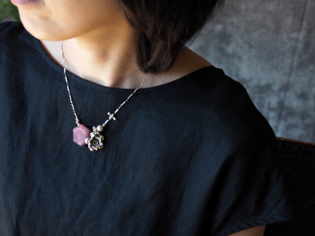 -Ruby・Flower- silver necklace | iichi 日々の暮らしを心地よくするハンドメイドやアンティークのマーケットプレイス