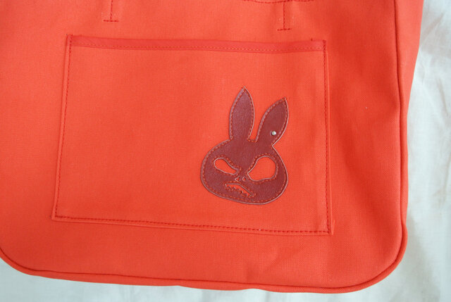 うさぎスカル（UR-1),スカーレットレッドの丸底トート。 | iichi ハンドメイド・クラフト作品・手仕事品の通販