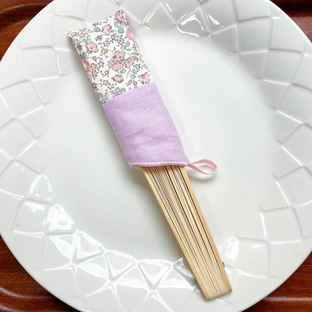 リバティフェリシテ 扇子Mサイズ & 扇子ケース | iichi ハンドメイド・クラフト作品・手仕事品の通販