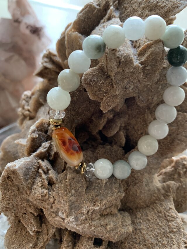 古い瑪瑙珠とミャンマー翡翠のブレスレット | iichi ハンドメイド・クラフト作品・手仕事品の通販