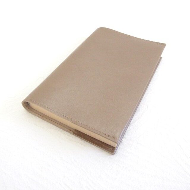 ハヤカワ文庫トールサイズ対応《ゴートスキン》パールベージュ・一枚革のブックカバー・0630 | iichi 日々の暮らしを心地よくするハンドメイドやアンティークのマーケットプレイス