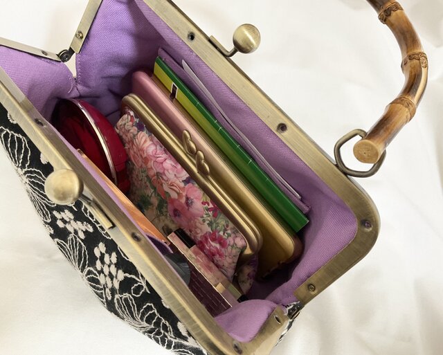 バンブー持ち手付き 刺繍がま口バッグ | iichi ハンドメイド・クラフト作品・手仕事品の通販