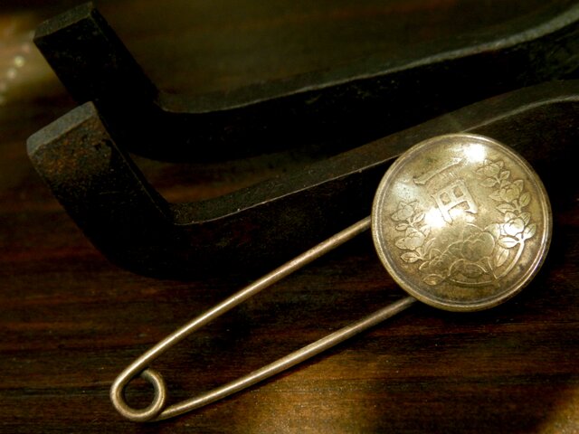 ＃B82 Old Japan Coin Brooch | iichi ハンドメイド・クラフト作品・手仕事品の通販