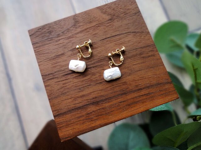 淡水パールの耳飾り ピアス・イヤリング共通デザイン 長方形 レクタングル | iichi 日々の暮らしを心地よくするハンドメイドやアンティークのマーケットプレイス