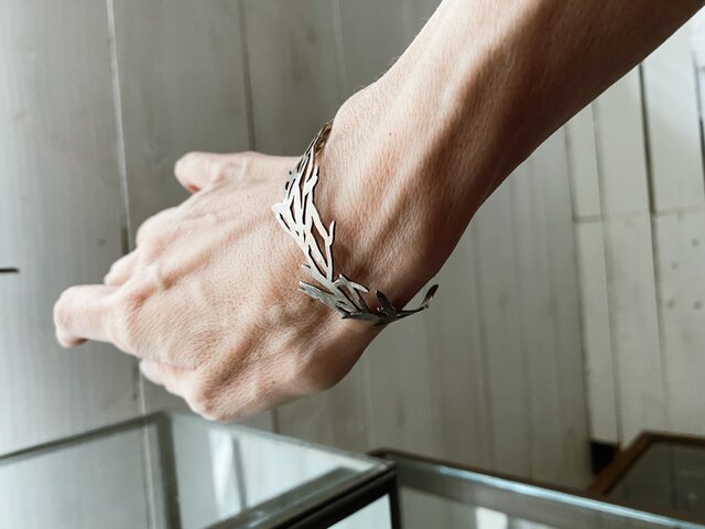 Wind and Shadows/ Bracelet | iichi 日々の暮らしを心地よくするハンドメイドやアンティークのマーケットプレイス