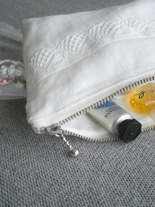 cutwork刺繍×linen pouch | iichi ハンドメイド・クラフト作品・手仕事品の通販