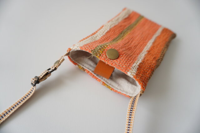 スマホポシェット 短め革ストラップタイプ | iichi ハンドメイド・クラフト作品・手仕事品の通販