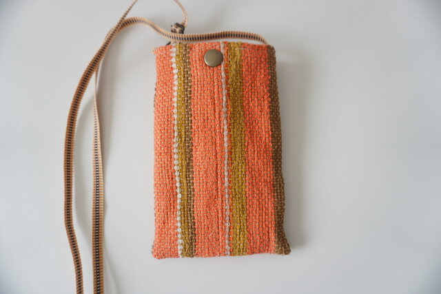 スマホポシェット 短め革ストラップタイプ | iichi ハンドメイド・クラフト作品・手仕事品の通販