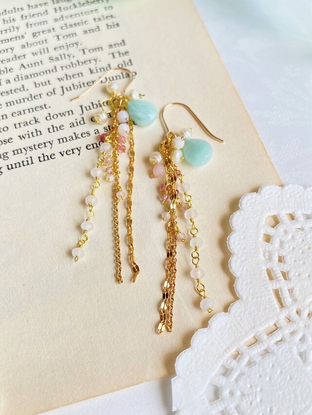 14kgf アマゾナイト、ローズクォーツ、天然石のしゃらしゃらピアス /ac126 | iichi ハンドメイド・クラフト作品・手仕事品の通販