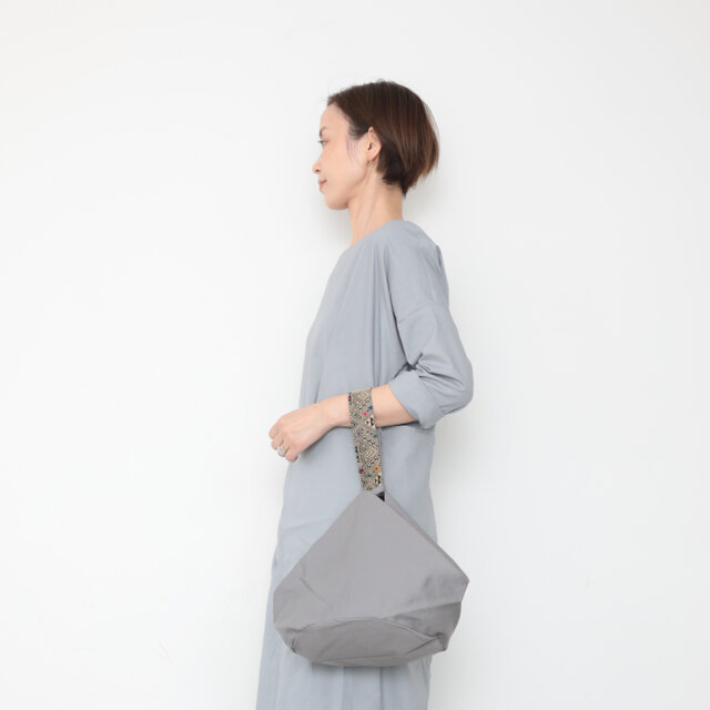 1点もの Pointy corn bag / light gray | iichi ハンドメイド・クラフト作品・手仕事品の通販