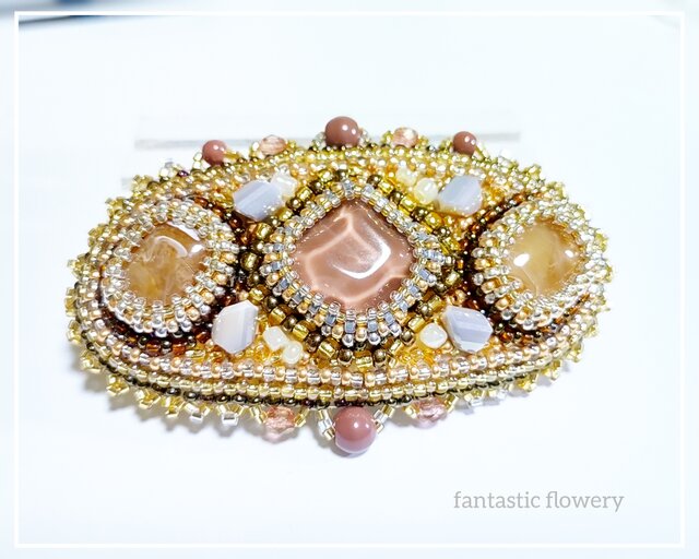 ビーズ刺繍のバレッタ ブラウン ゴールド【fa2-0296】fantastic flowery | iichi ハンドメイド・クラフト作品・手仕事品の通販
