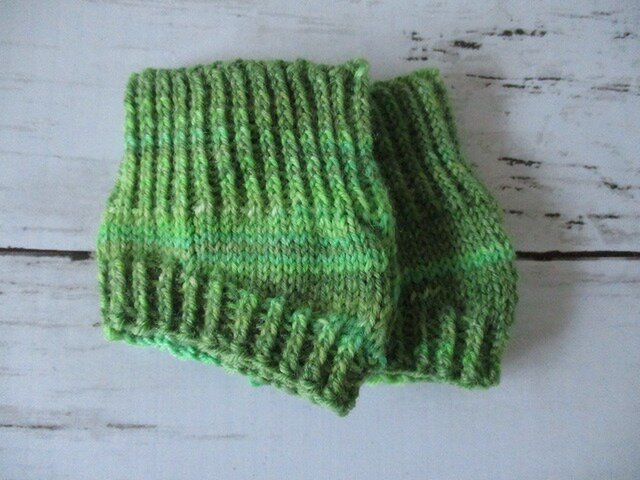 手編みトングソックス Opal Beauty 9924 | iichi 日々の暮らしを心地よくするハンドメイドやアンティークのマーケットプレイス