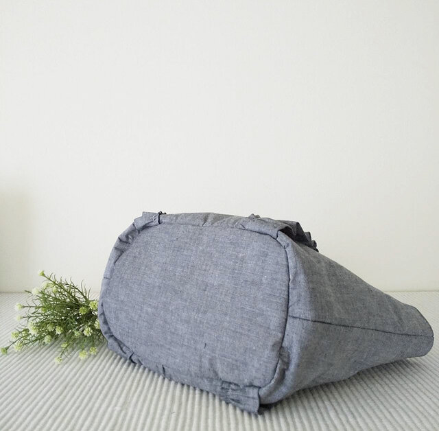 たっぷり入る♡フリル付きトートbag | iichi 日々の暮らしを心地よくするハンドメイドやアンティークのマーケットプレイス