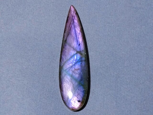 【希少】パープルラブラドライト〈大〉62x16mm ルース 64 | iichi ハンドメイド・クラフト作品・手仕事品の通販