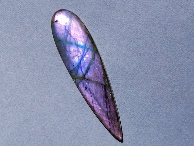【希少】パープルラブラドライト〈大〉62x16mm ルース 64 | iichi ハンドメイド・クラフト作品・手仕事品の通販