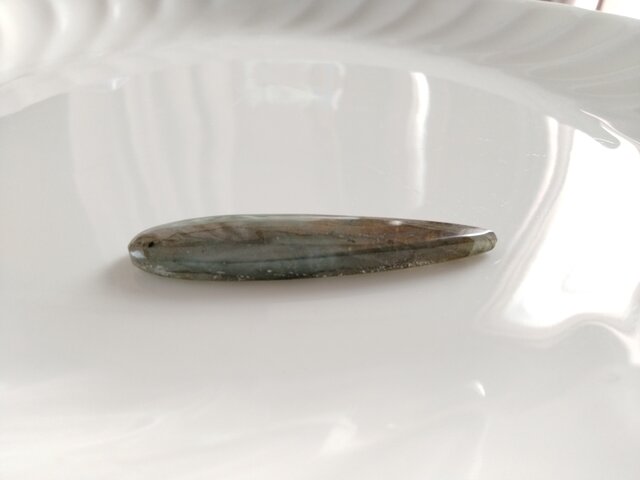 【希少】パープルラブラドライト〈大〉62x16mm ルース 64 | iichi ハンドメイド・クラフト作品・手仕事品の通販