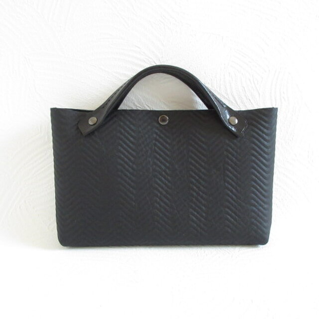 《牛革》便利で可愛い♪使って楽しい♪バッグインバッグ・型押しウェーブ・ブラック・042 | iichi ハンドメイド・クラフト作品・手仕事品の通販