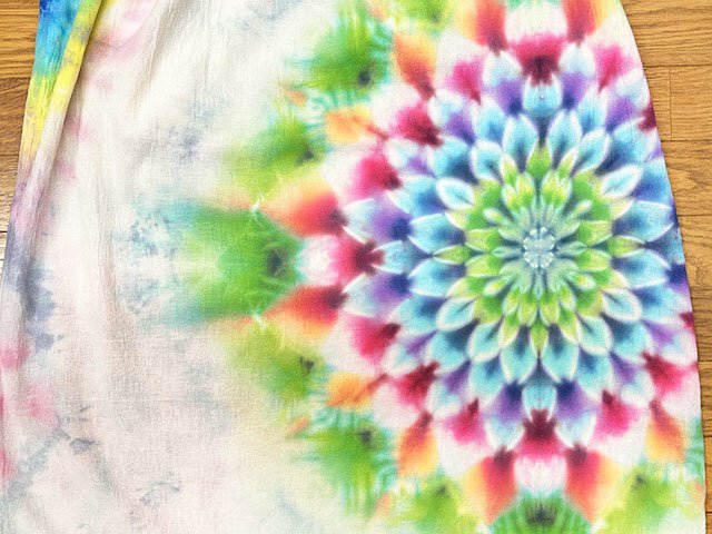 タイダイ染め スカート 虹や空を映すカラーに美しく幻想的な大曼荼羅 HD19-67 | iichi ハンドメイド・クラフト作品・手仕事品の通販