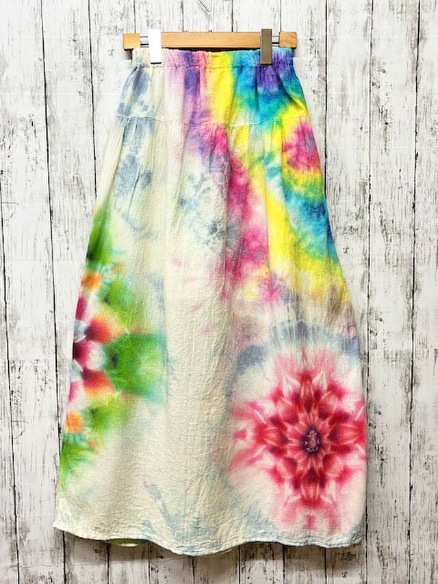 タイダイ染め スカート 虹や空を映すカラーに美しく幻想的な大曼荼羅 HD19-67 | iichi ハンドメイド・クラフト作品・手仕事品の通販