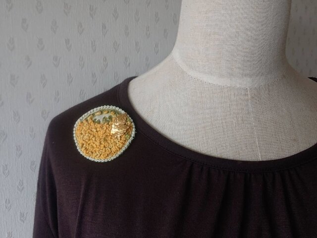 *Always*ミモザの花満開ブローチ | iichi 日々の暮らしを心地よくするハンドメイドやアンティークのマーケットプレイス