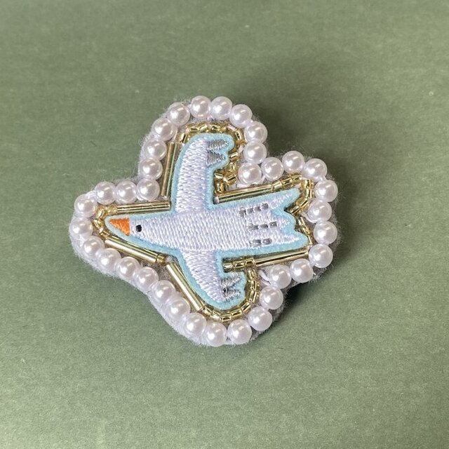 白い鳥のブローチ（B3） | iichi ハンドメイド・クラフト作品・手仕事品の通販