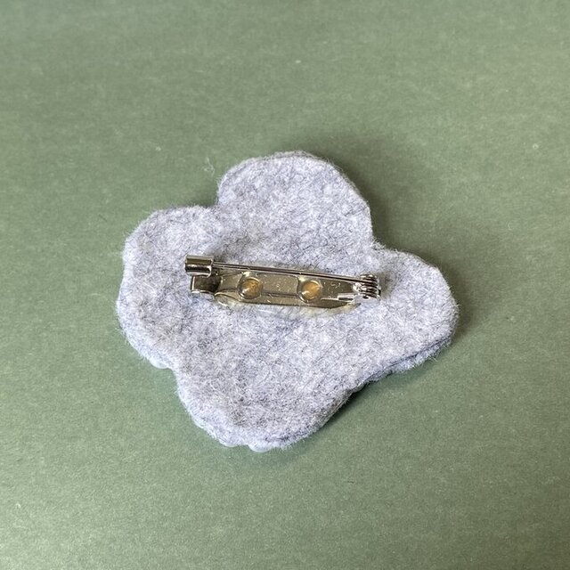 白い鳥のブローチ（B3） | iichi ハンドメイド・クラフト作品・手仕事品の通販