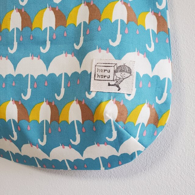 北欧 アンブレラ柄の丸底トートバッグ | iichi ハンドメイド・クラフト作品・手仕事品の通販