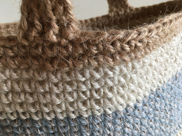 麻ひもバッグ mini IceBlue | iichi 日々の暮らしを心地よくするハンドメイドやアンティークのマーケットプレイス