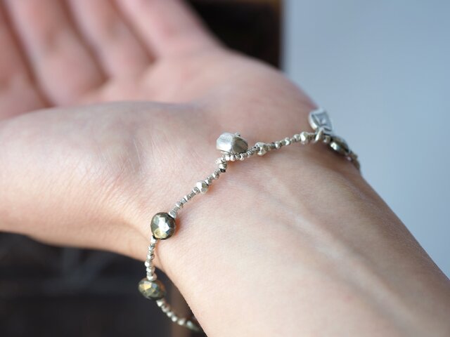 -Pyrite- silver bracelet | iichi 日々の暮らしを心地よくするハンドメイドやアンティークのマーケットプレイス