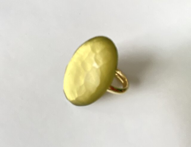 【イタリア製 モスグリーン 楕円の リング】 | iichi ハンドメイド・クラフト作品・手仕事品の通販
