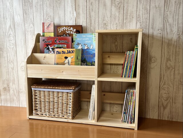 * 表紙の見える絵本棚 絵本棚 教具棚 マガジンラック モンテッソーリ オーダー たっぷり収納 ~ミディアム~90~ | iichi 日々の暮らしを心地よくするハンドメイドやアンティークの ...