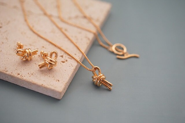【knot】18kgp knot necklace | iichi ハンドメイド・クラフト作品・手仕事品の通販