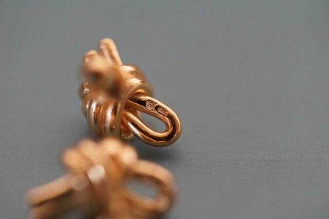 【knot】18kgp knot pierce | iichi 日々の暮らしを心地よくするハンドメイドやアンティークのマーケットプレイス