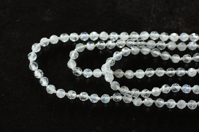No. 124 ホワイトラブラドライトのネックレス（3-3.5mm・長さ53cm） | iichi ハンドメイド・クラフト作品・手仕事品の通販