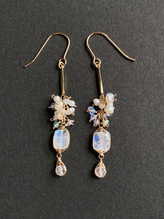 14kgf【6月誕生石】宝石質レインボームーンストーンのデザインピアス ac/625 | iichi 日々の暮らしを心地よくするハンドメイドやアンティークのマーケットプレイス