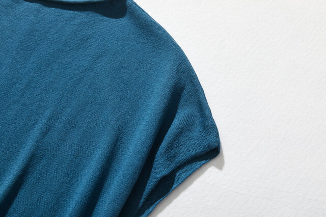 ラフに着られてきちんとお洒落なサマーニット 薄手 コットン100％ 深く渋い青色 230602-6 | iichi ハンドメイド・クラフト作品 ...