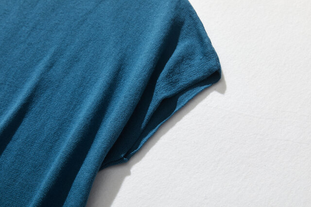 ラフに着られてきちんとお洒落なサマーニット 薄手 コットン100％ 深く渋い青色 230602-6 | iichi ハンドメイド・クラフト作品 ...