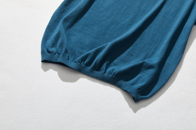 ラフに着られてきちんとお洒落なサマーニット 薄手 コットン100％ 深く渋い青色 230602-6 | iichi ハンドメイド・クラフト作品・手仕事品の通販