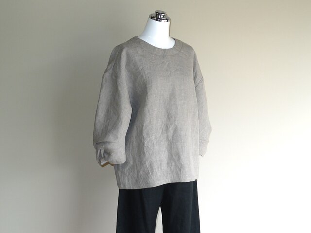 リネン ワイドスリーブのツイストブラウス（六分袖） ディープ生成り フリーサイズ（リネン100％） | iichi 日々の暮らしを心地よくする ...