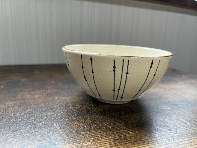 NO.101 しずく柄の飯碗 | iichi 日々の暮らしを心地よくするハンドメイドやアンティークのマーケットプレイス