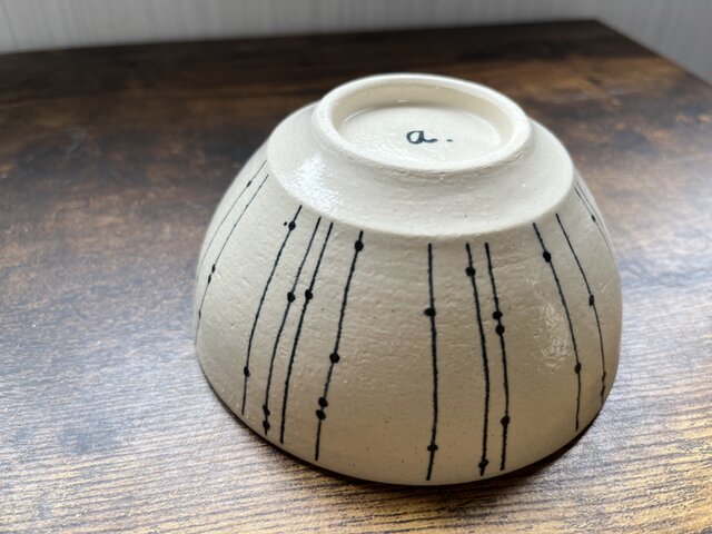 NO.101 しずく柄の飯碗 | iichi 日々の暮らしを心地よくするハンドメイドやアンティークのマーケットプレイス