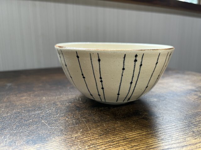 NO.102 しずく柄の飯碗 | iichi 日々の暮らしを心地よくするハンドメイドやアンティークのマーケットプレイス