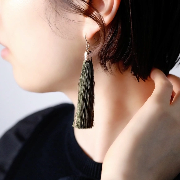 14kgfピアスorイヤリング タッセルピアス“カーキ” 金属アレルギー対応〈419-khaki〉 | iichi ハンドメイド・クラフト作品・手仕事品の通販