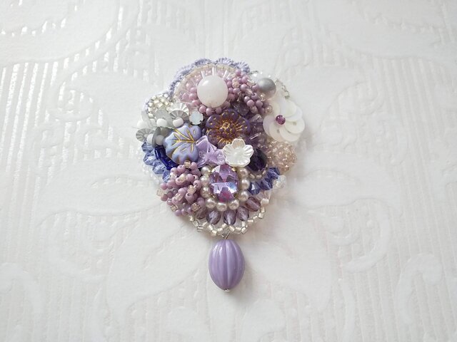 #320 刺繍ブローチ | iichi ハンドメイド・クラフト作品・手仕事品の通販